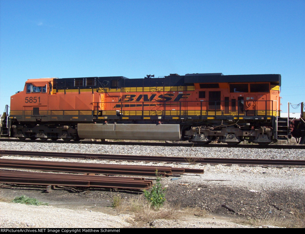 BNSF 5851 - DPU